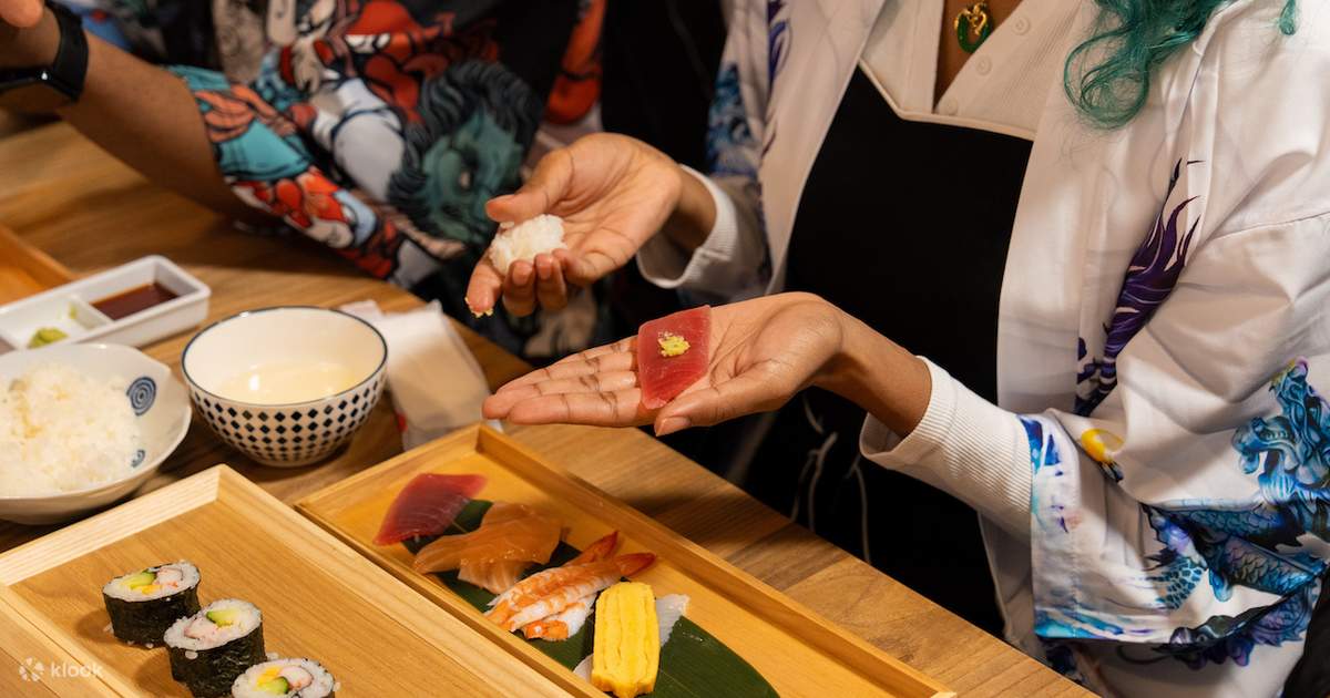 Clase de elaboración de sushi con un happi en Asakusa - Klook Estados Unidos